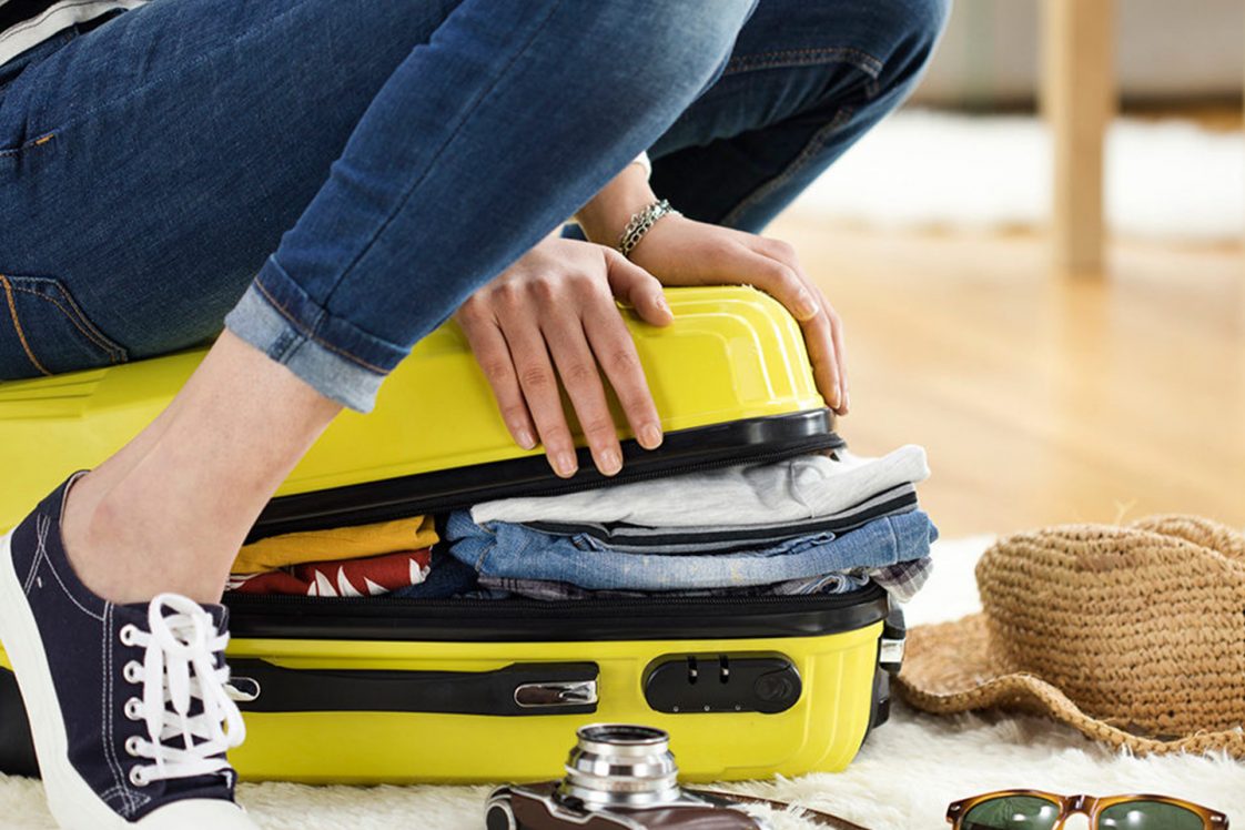 Qué llevar en una maleta de viaje: 29 cosas imprescindibles + lista de ...